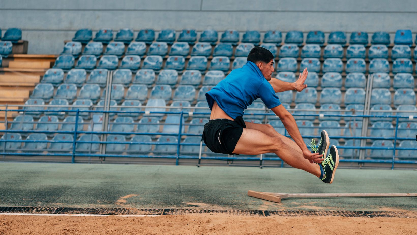 Teknik Dalam Lompat Jauh Setelah Melakukan Awalan Adalah: A Deep Dive ...